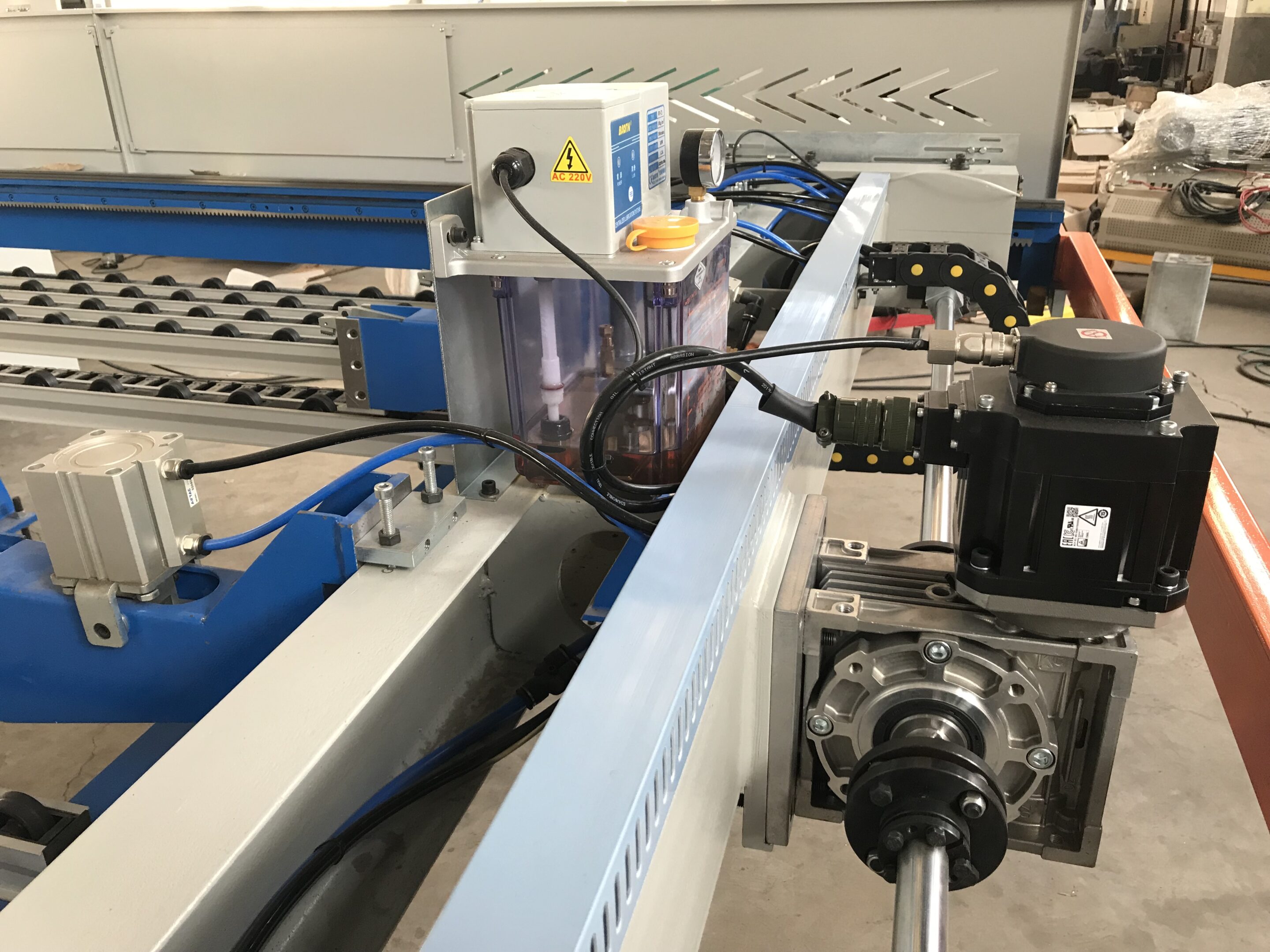 Seccionadora Horizontal CNC- MJK330 | AYJ MAQUINARIA - Tecnología para ...